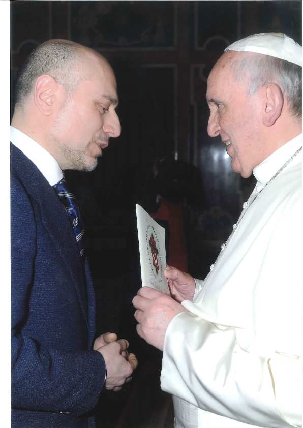 Il SI luca lucchini, fondatore e responsabile SI, consegna lo Statuto ...